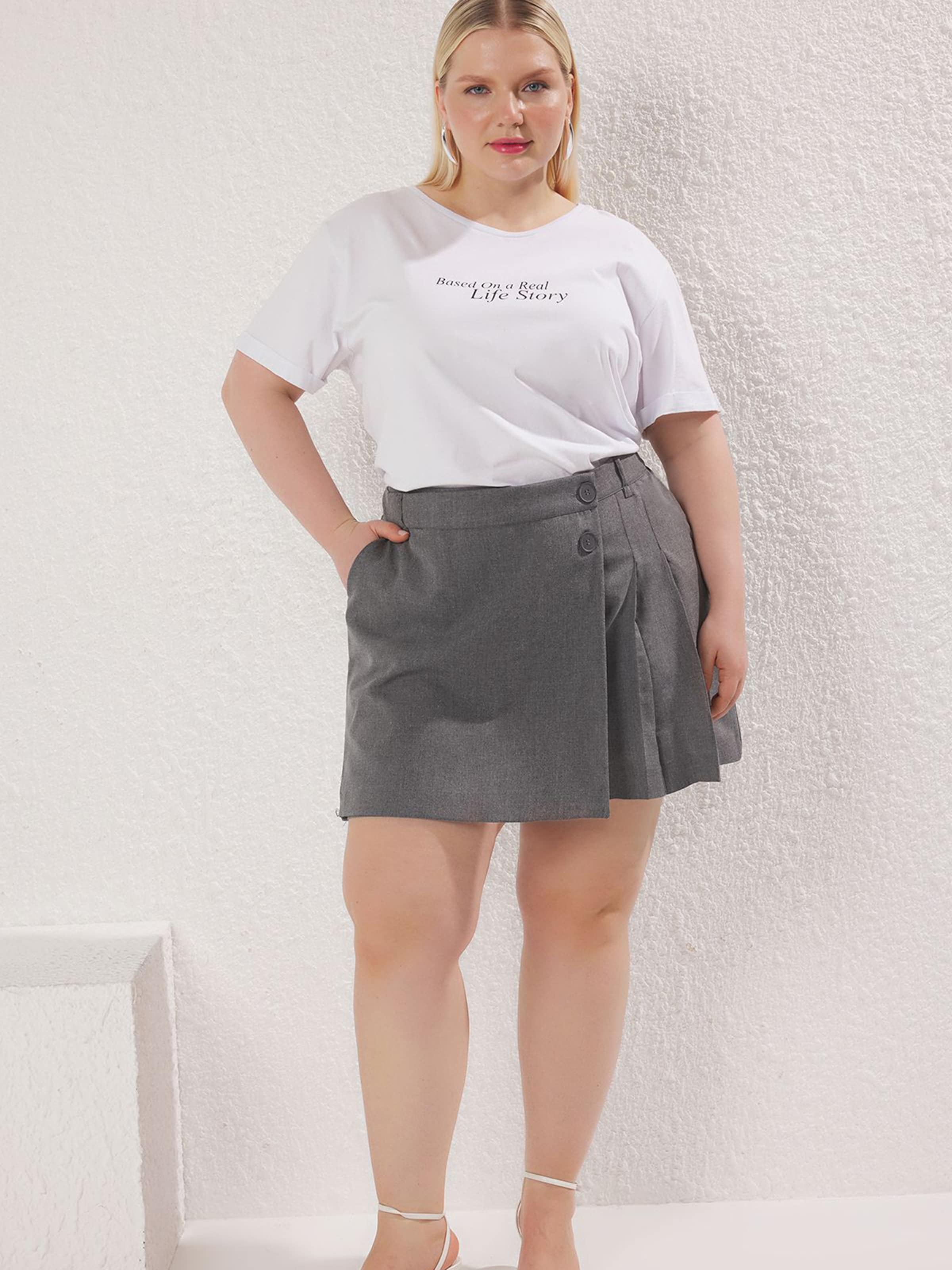 Trendyol Curve Krilo v Antracit | ABOUT YOU