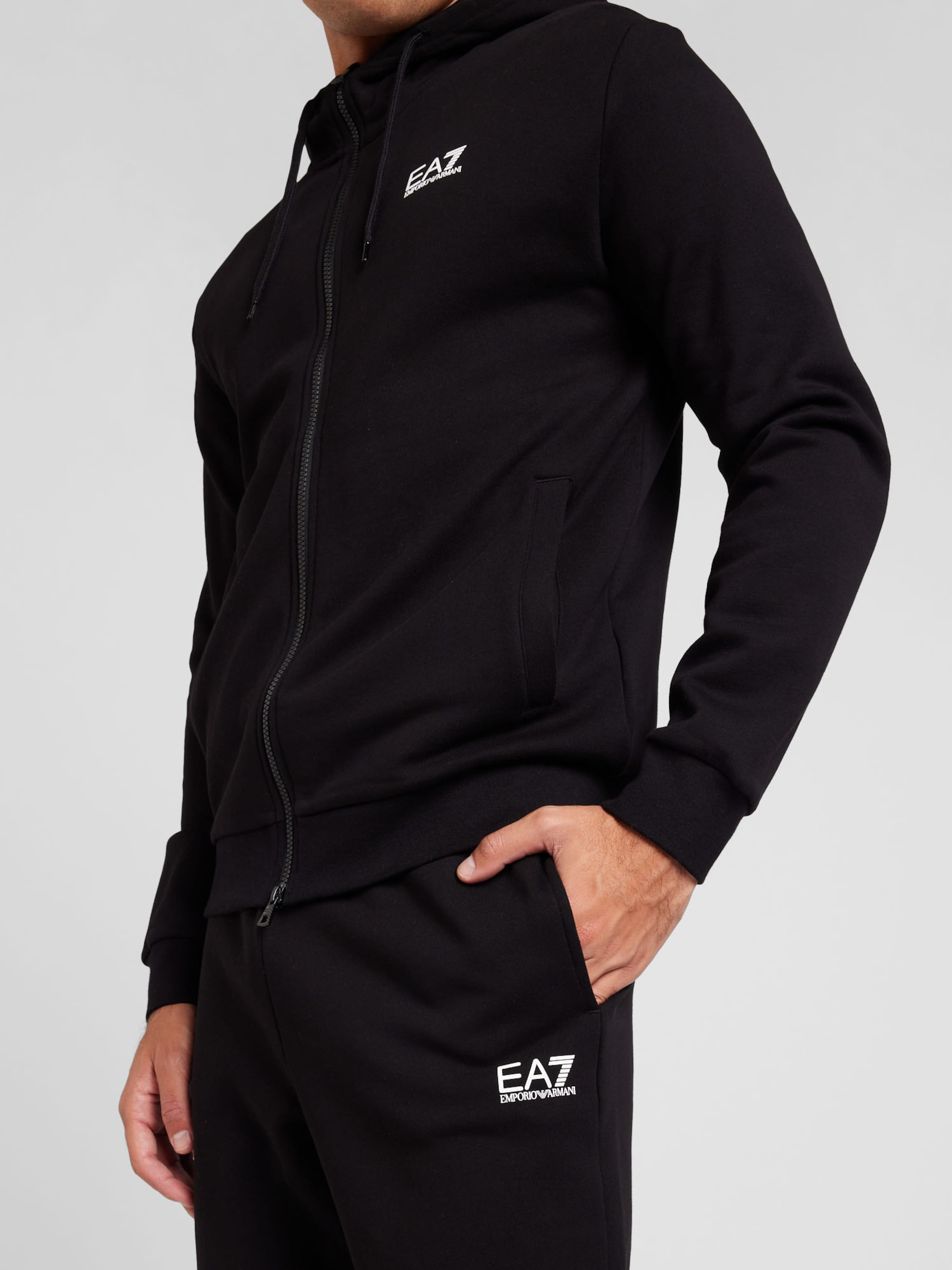 Black Friday EA7 Emporio Armani en promo Achetez en ligne ABOUT YOU