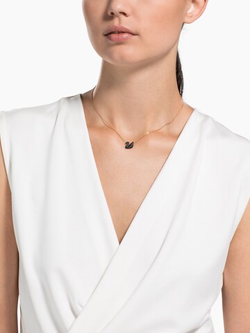 Swarovski Colar 'Iconic Swan' em Ouro Rosa | ABOUT YOU