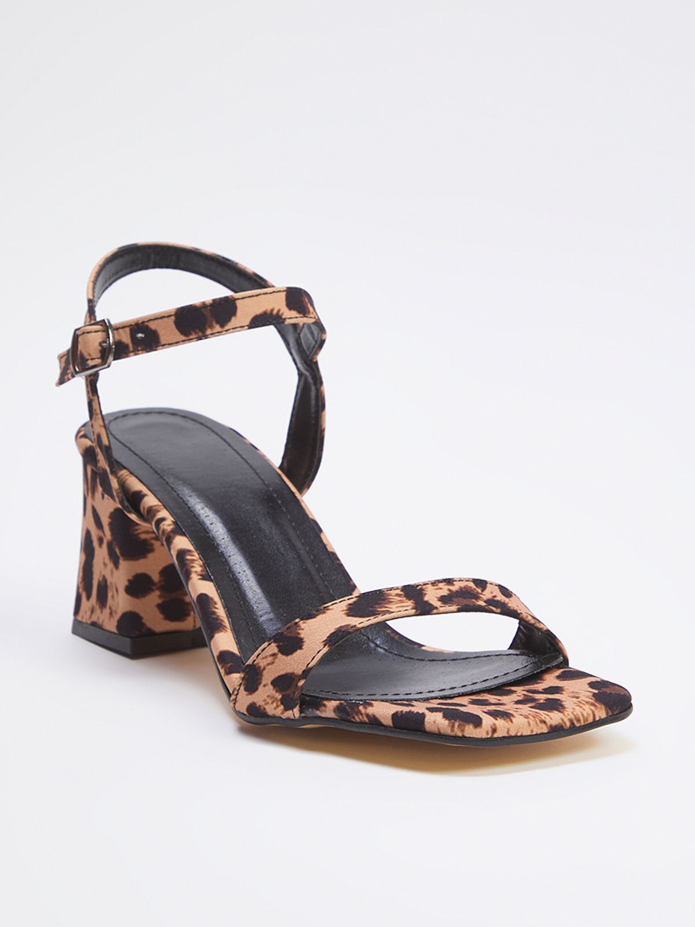 Trendyol Sandale in Braun, Mokka | ABOUT YOU