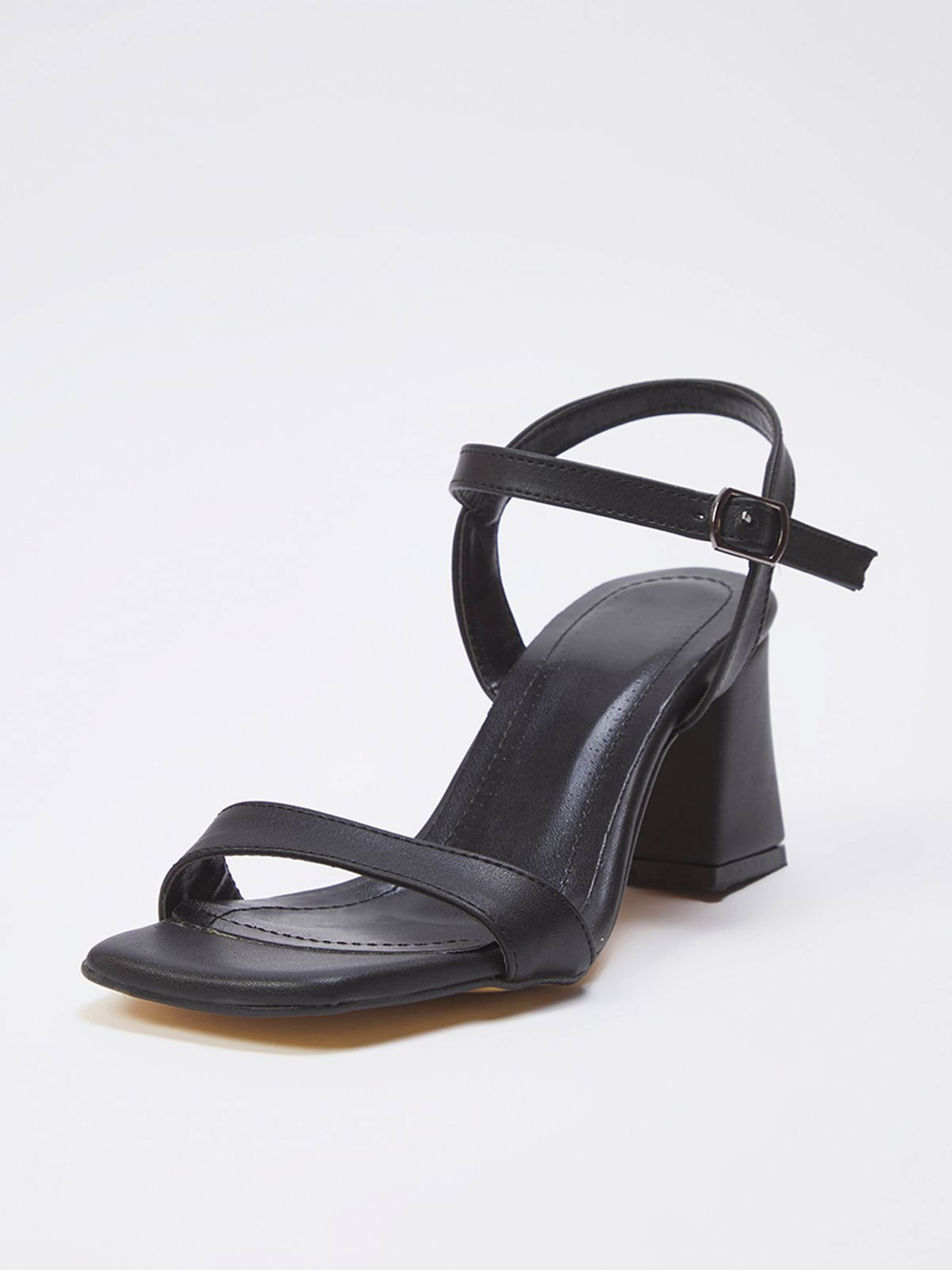 Trendyol Sandale in Schwarz | ABOUT YOU