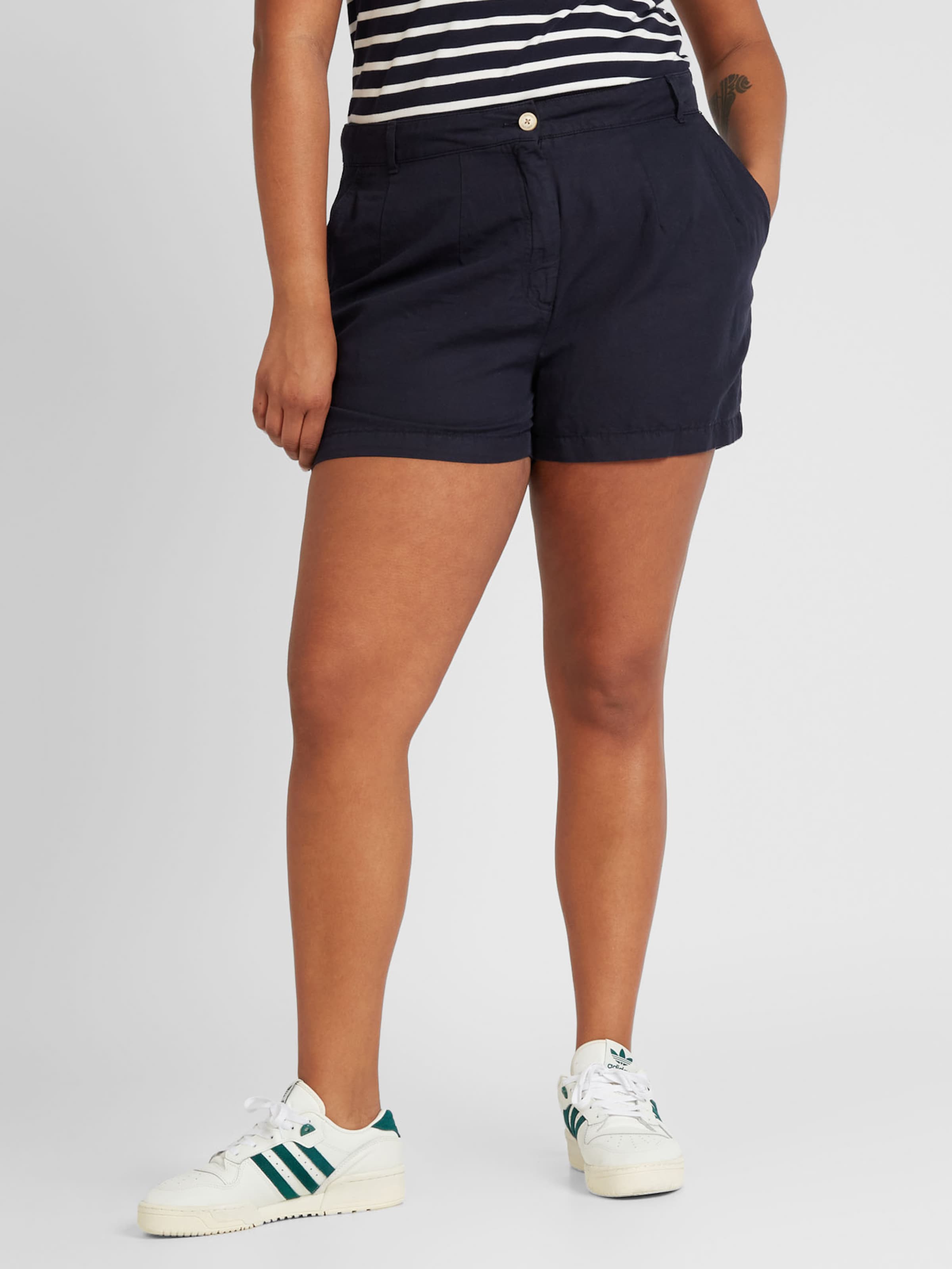 Tommy Hilfiger Curve Slimfit Shorts in Navy ABOUT YOU